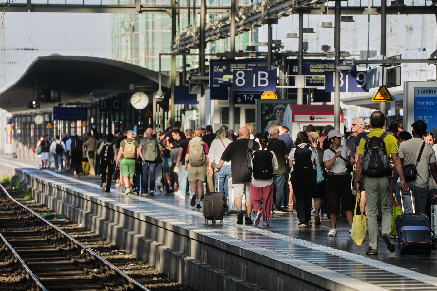 German trains are running after communication outage stranded ...